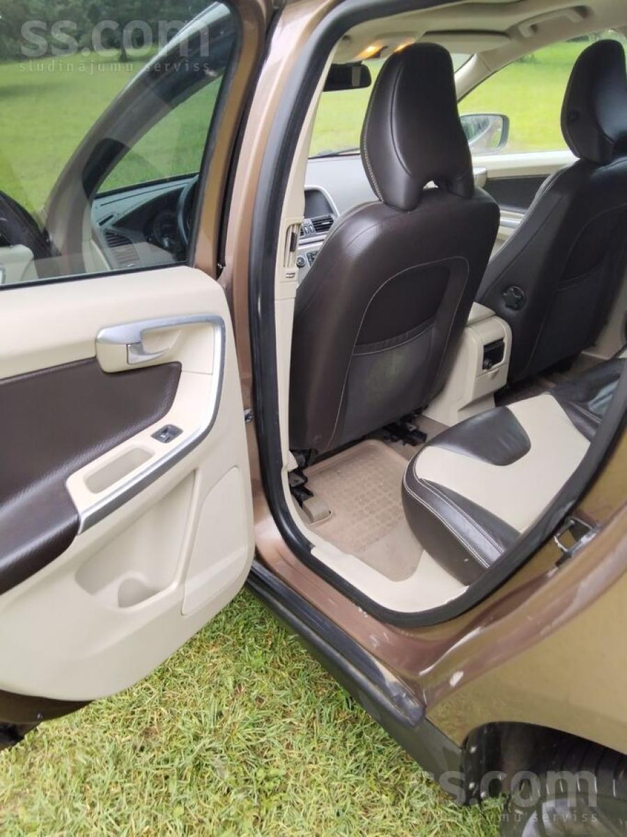 Brūns Volvo XC60 2011 Jēkabpils, ar dzinēja tilpumu 2.40 L un nobraukumu 295 tūkst. km par 9800 €, foto 10 vietnē AUTOMOTO.COM.LV