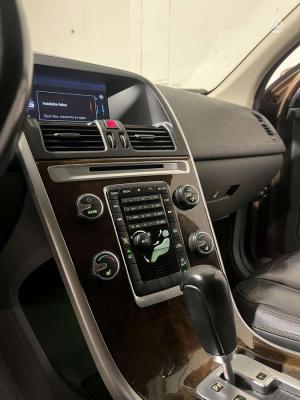 Brūns Volvo XC60 2011 Klaipėda, ar dzinēja tilpumu 2.40 L un nobraukumu 233 tūkst. km par 6999 €, foto 16 vietnē AUTOMOTO.COM.LV