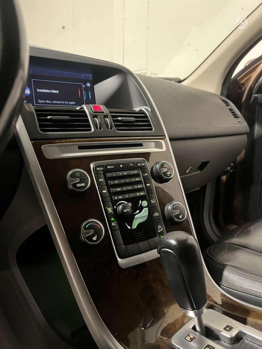Brūns Volvo XC60 2011 Klaipėda, ar dzinēja tilpumu 2.40 L un nobraukumu 233 tūkst. km par 6999 €, foto 16 vietnē AUTOMOTO.COM.LV