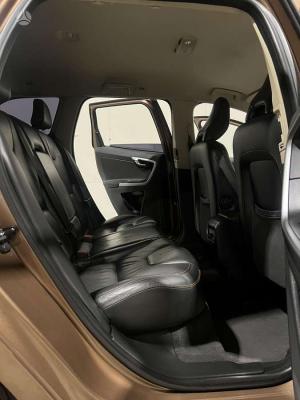 Brūns Volvo XC60 2011 Klaipėda, ar dzinēja tilpumu 2.40 L un nobraukumu 233 tūkst. km par 6999 €, foto 17 vietnē AUTOMOTO.COM.LV