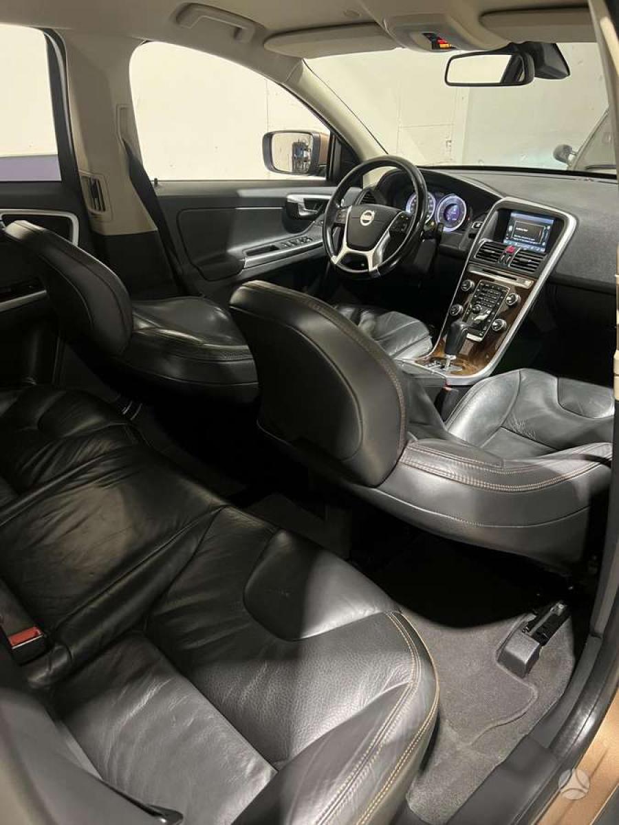 Brūns Volvo XC60 2011 Klaipėda, ar dzinēja tilpumu 2.40 L un nobraukumu 233 tūkst. km par 6999 €, foto 21 vietnē AUTOMOTO.COM.LV