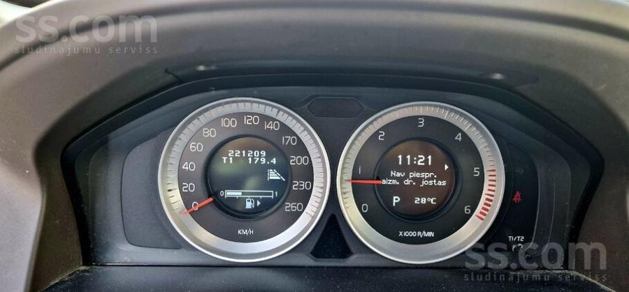 Brūns Volvo XC60 2011 Rīga, ar dzinēja tilpumu 2.00 L un nobraukumu 221 tūkst. km par 10200 €, foto 13 vietnē AUTOMOTO.COM.LV