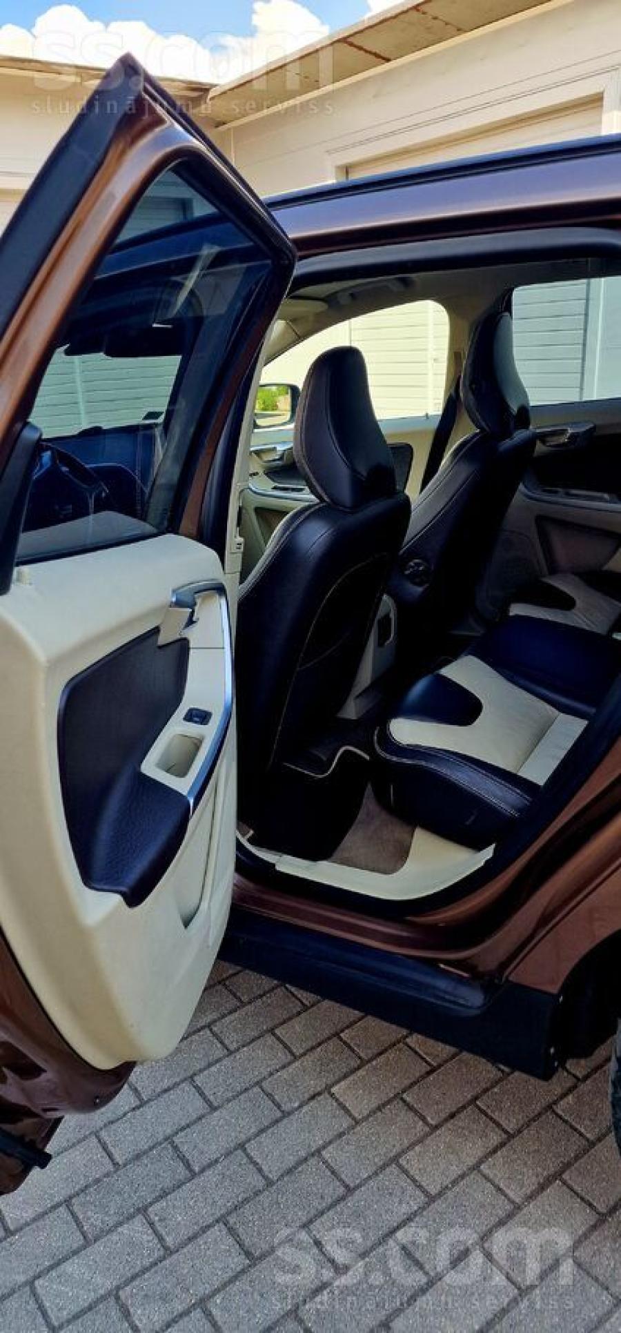 Brūns Volvo XC60 2011 Rīga, ar dzinēja tilpumu 2.00 L un nobraukumu 221 tūkst. km par 10200 €, foto 17 vietnē AUTOMOTO.COM.LV