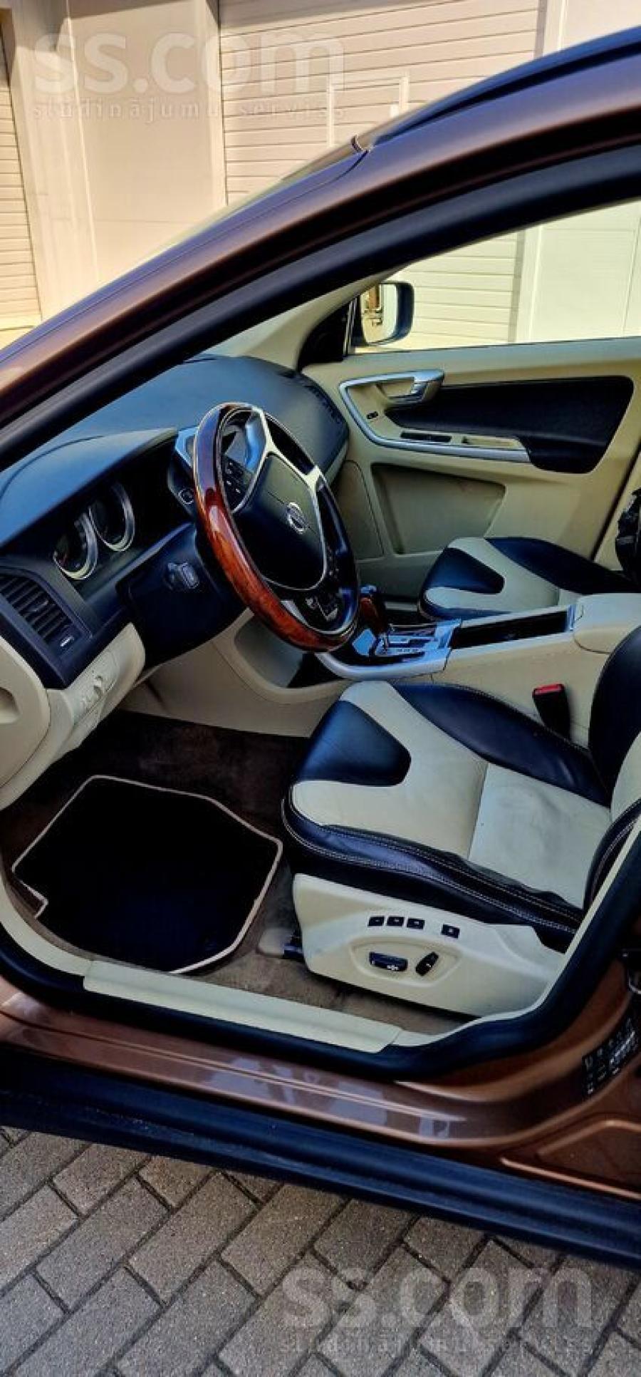 Brūns Volvo XC60 2011 Rīga, ar dzinēja tilpumu 2.00 L un nobraukumu 221 tūkst. km par 10200 €, foto 18 vietnē AUTOMOTO.COM.LV