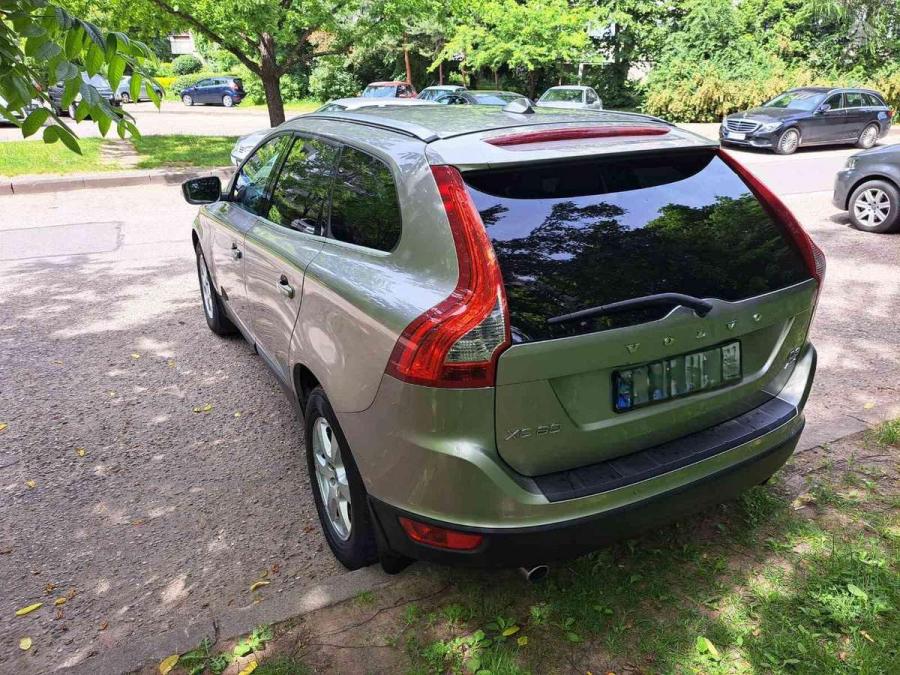 Brown Volvo XC60 2011 in Vilnius, with an engine capacity of 2.40 L and mileage of 290 thousand km for 7500 €, photo 8 on AUTOMOTO.COM.LV