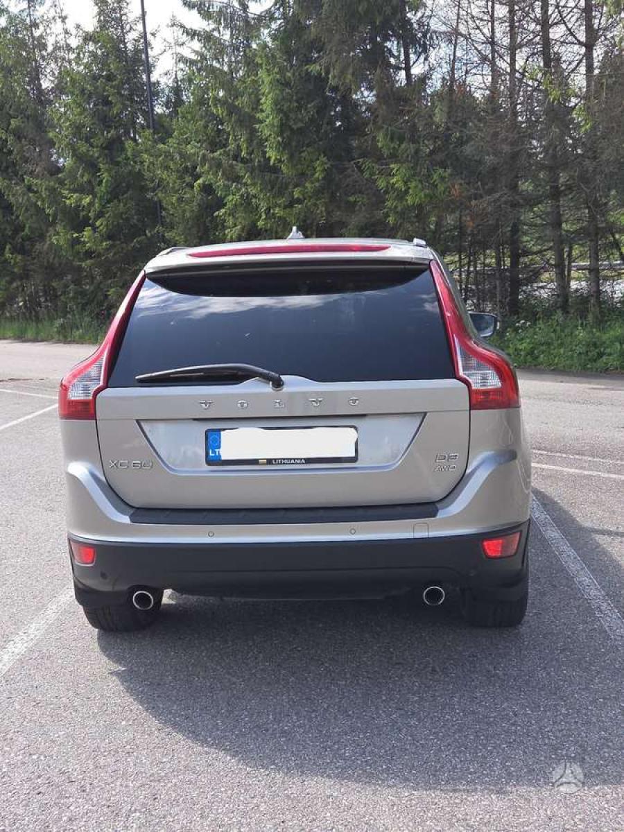 Brown Volvo XC60 2011 in Vilnius, with an engine capacity of 2.40 L and mileage of 290 thousand km for 7500 €, photo 10 on AUTOMOTO.COM.LV