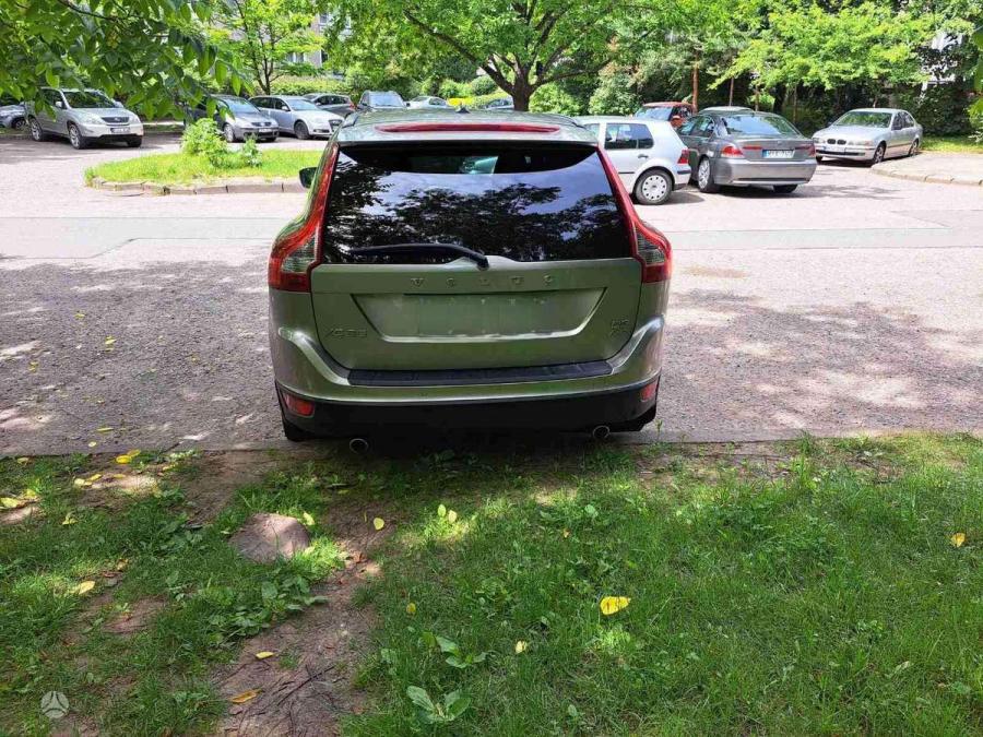 Brown Volvo XC60 2011 in Vilnius, with an engine capacity of 2.40 L and mileage of 290 thousand km for 7500 €, photo 11 on AUTOMOTO.COM.LV