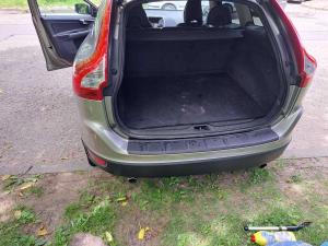 Brown Volvo XC60 2011 in Vilnius, with an engine capacity of 2.40 L and mileage of 290 thousand km for 7500 €, photo 13 on AUTOMOTO.COM.LV