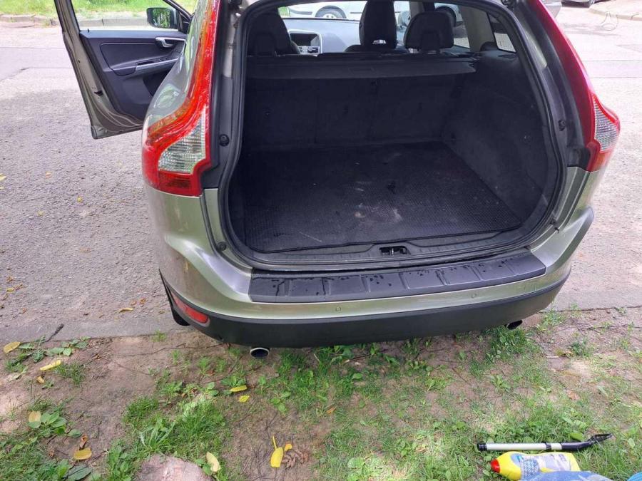 Brown Volvo XC60 2011 in Vilnius, with an engine capacity of 2.40 L and mileage of 290 thousand km for 7500 €, photo 13 on AUTOMOTO.COM.LV