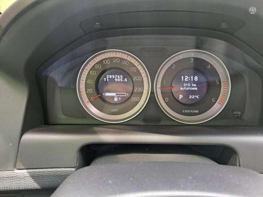 Brown Volvo XC60 2011 in Vilnius, with an engine capacity of 2.40 L and mileage of 290 thousand km for 7500 €, photo 17 on AUTOMOTO.COM.LV