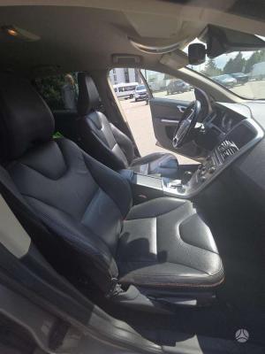 Brown Volvo XC60 2011 in Vilnius, with an engine capacity of 2.40 L and mileage of 290 thousand km for 7500 €, photo 19 on AUTOMOTO.COM.LV