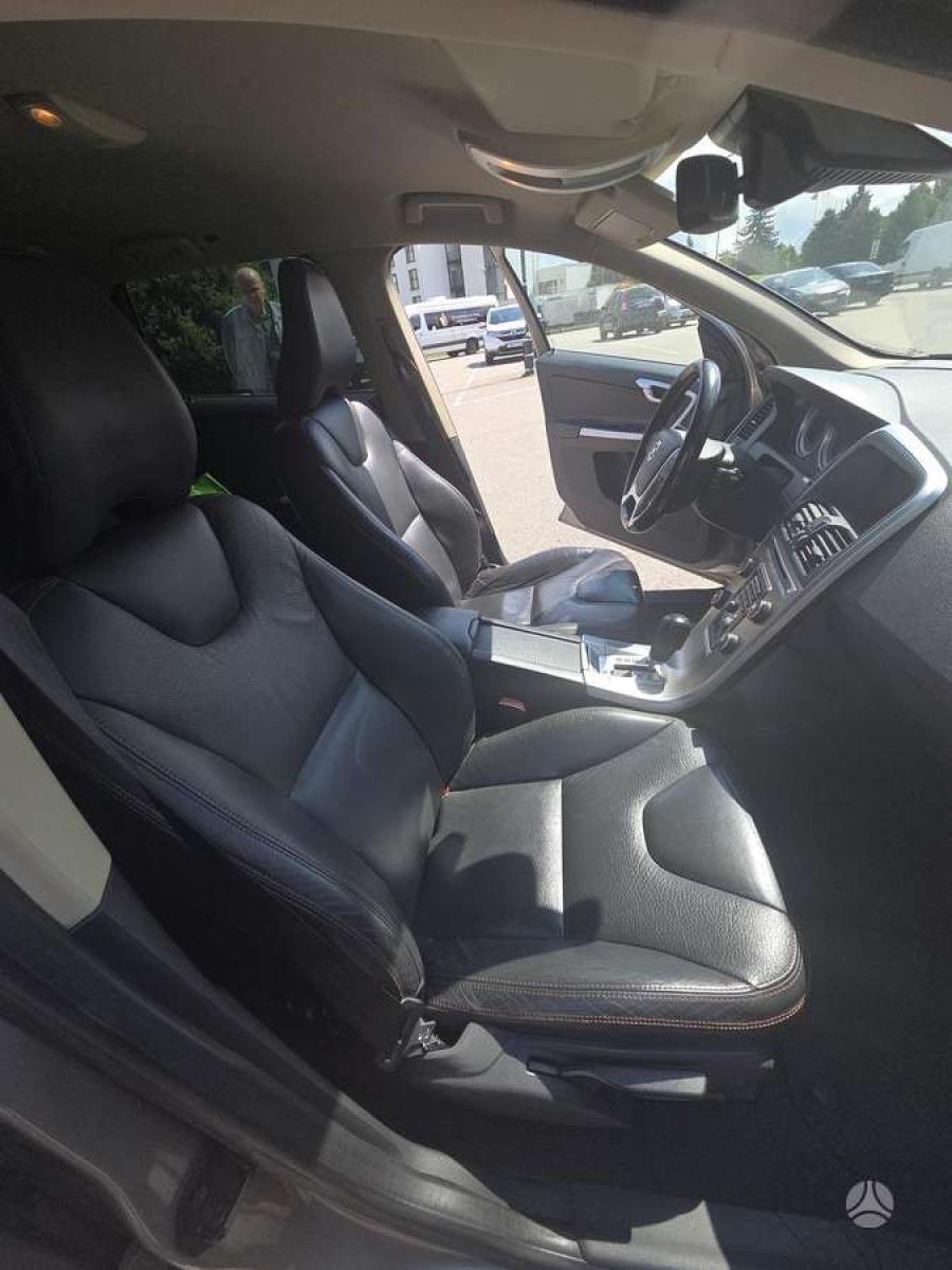 Brown Volvo XC60 2011 in Vilnius, with an engine capacity of 2.40 L and mileage of 290 thousand km for 7500 €, photo 19 on AUTOMOTO.COM.LV