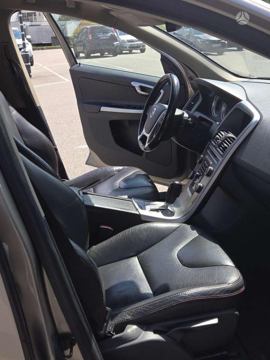 Brown Volvo XC60 2011 in Vilnius, with an engine capacity of 2.40 L and mileage of 290 thousand km for 7500 €, photo 20 on AUTOMOTO.COM.LV