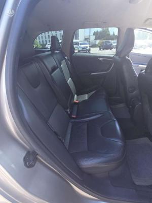 Brown Volvo XC60 2011 in Vilnius, with an engine capacity of 2.40 L and mileage of 290 thousand km for 7500 €, photo 21 on AUTOMOTO.COM.LV