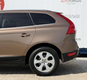 Brūns Volvo XC60 2011 Tauragė, ar dzinēja tilpumu 2.40 L un nobraukumu 276 tūkst. km par 7800 €, foto 17 vietnē AUTOMOTO.COM.LV
