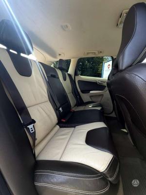 Brūns Volvo XC60 2011 Tauragė, ar dzinēja tilpumu 2.40 L un nobraukumu 276 tūkst. km par 7800 €, foto 36 vietnē AUTOMOTO.COM.LV