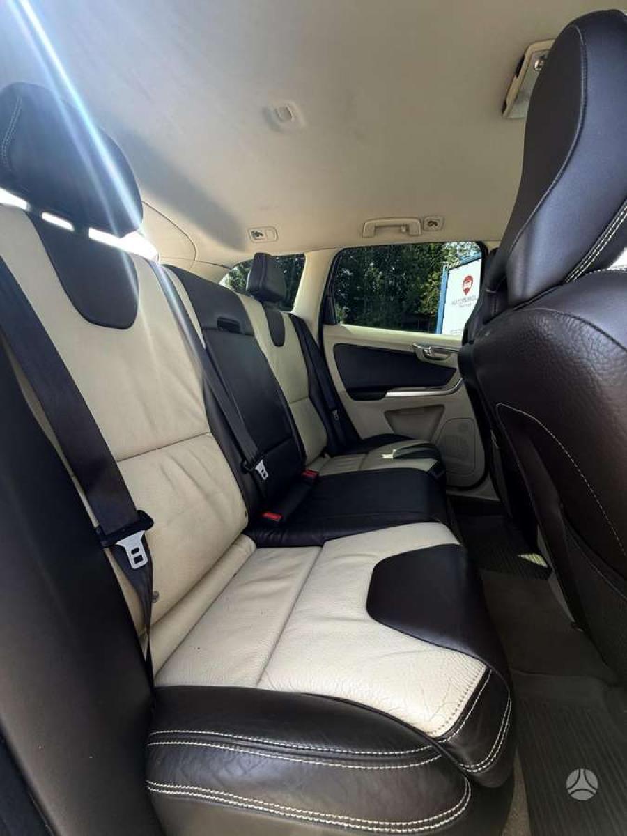 Brūns Volvo XC60 2011 Tauragė, ar dzinēja tilpumu 2.40 L un nobraukumu 276 tūkst. km par 7800 €, foto 36 vietnē AUTOMOTO.COM.LV