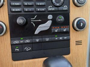 Brūns Volvo XC60 2011 Tauragė, ar dzinēja tilpumu 2.40 L un nobraukumu 276 tūkst. km par 7800 €, foto 48 vietnē AUTOMOTO.COM.LV