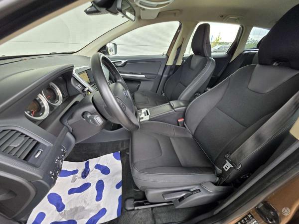 Brūns Volvo XC60 2011 Viļņa, ar dzinēja tilpumu 2.40 L un nobraukumu 281 tūkst. km par 9650 €, foto 11 vietnē AUTOMOTO.COM.LV