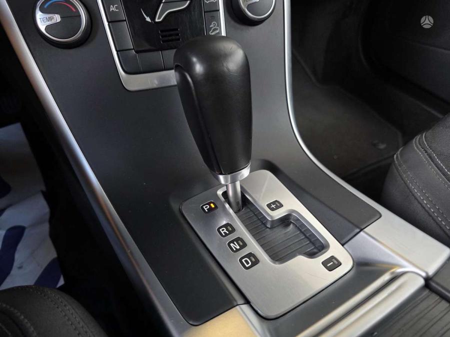 Brūns Volvo XC60 2011 Viļņa, ar dzinēja tilpumu 2.40 L un nobraukumu 281 tūkst. km par 9650 €, foto 12 vietnē AUTOMOTO.COM.LV