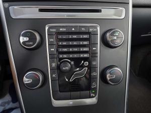 Brūns Volvo XC60 2011 Viļņa, ar dzinēja tilpumu 2.40 L un nobraukumu 281 tūkst. km par 9650 €, foto 13 vietnē AUTOMOTO.COM.LV