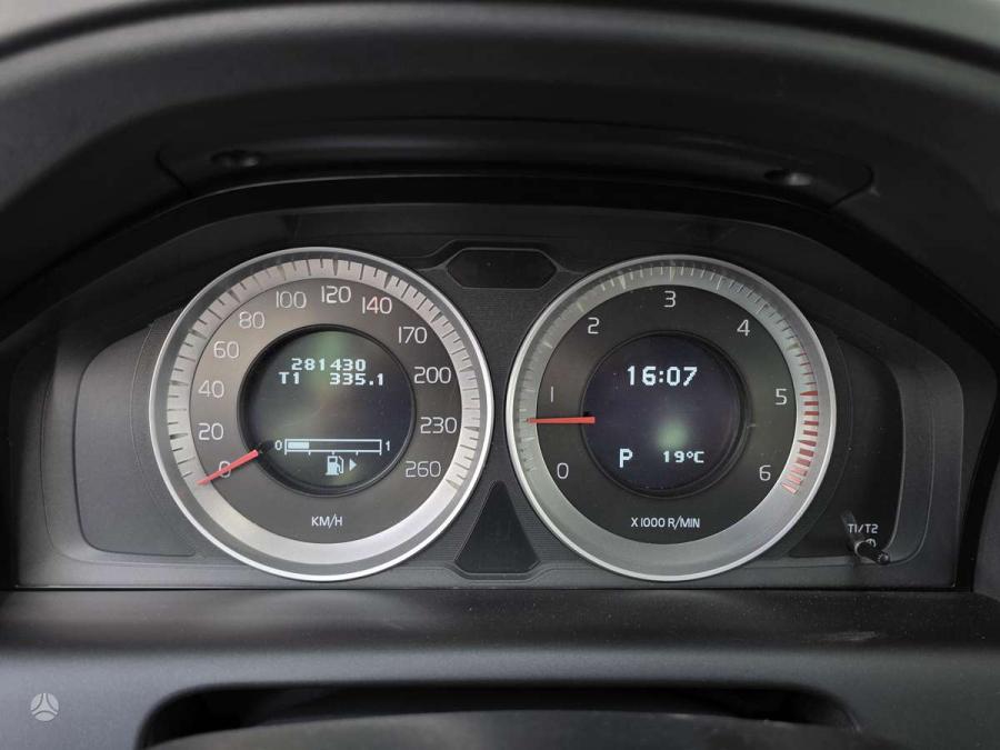 Brūns Volvo XC60 2011 Viļņa, ar dzinēja tilpumu 2.40 L un nobraukumu 281 tūkst. km par 9650 €, foto 14 vietnē AUTOMOTO.COM.LV