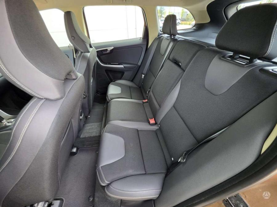 Brūns Volvo XC60 2011 Viļņa, ar dzinēja tilpumu 2.40 L un nobraukumu 281 tūkst. km par 9650 €, foto 16 vietnē AUTOMOTO.COM.LV
