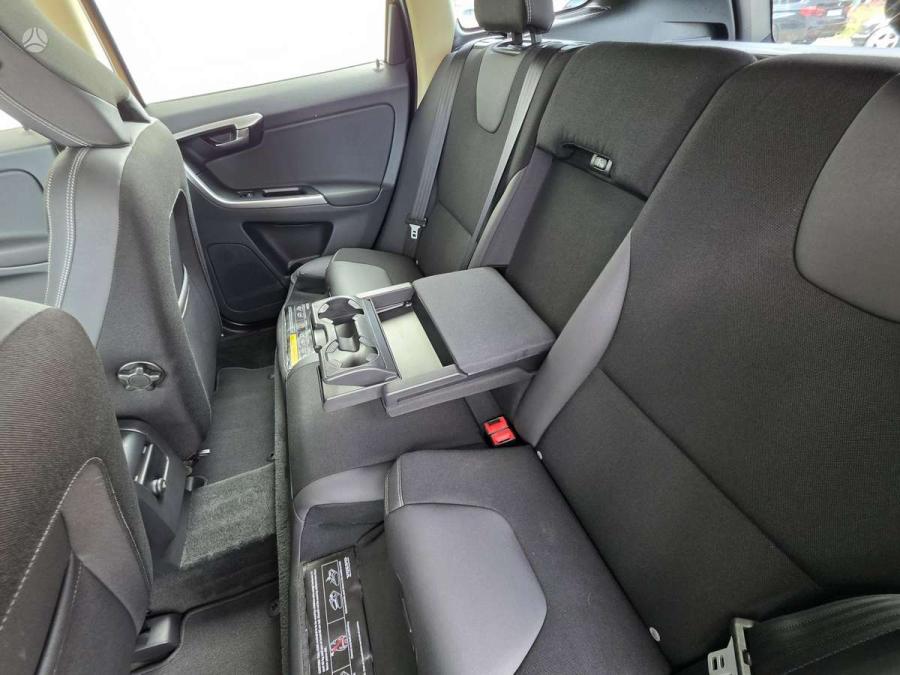 Brūns Volvo XC60 2011 Viļņa, ar dzinēja tilpumu 2.40 L un nobraukumu 281 tūkst. km par 9650 €, foto 17 vietnē AUTOMOTO.COM.LV
