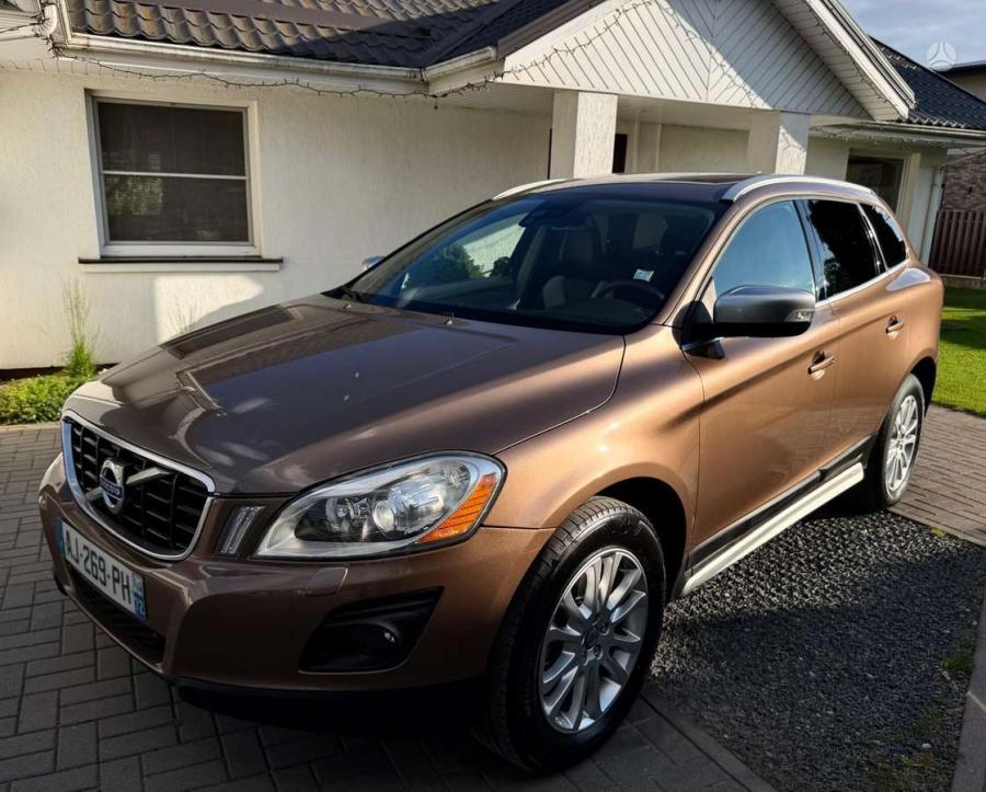 Brūns Volvo XC60 2011 Kauņa, ar dzinēja tilpumu 2.40 L un nobraukumu 300 tūkst. km par 8450 €, foto 1 vietnē AUTOMOTO.COM.LV