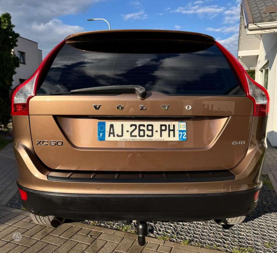 Brūns Volvo XC60 2011 Kauņa, ar dzinēja tilpumu 2.40 L un nobraukumu 300 tūkst. km par 8450 €, foto 8 vietnē AUTOMOTO.COM.LV
