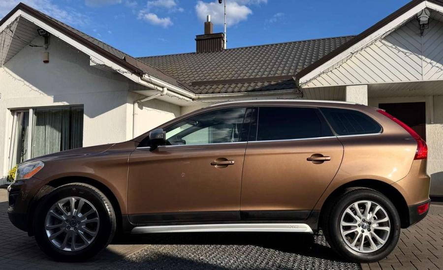Brūns Volvo XC60 2011 Kauņa, ar dzinēja tilpumu 2.40 L un nobraukumu 300 tūkst. km par 8450 €, foto 24 vietnē AUTOMOTO.COM.LV