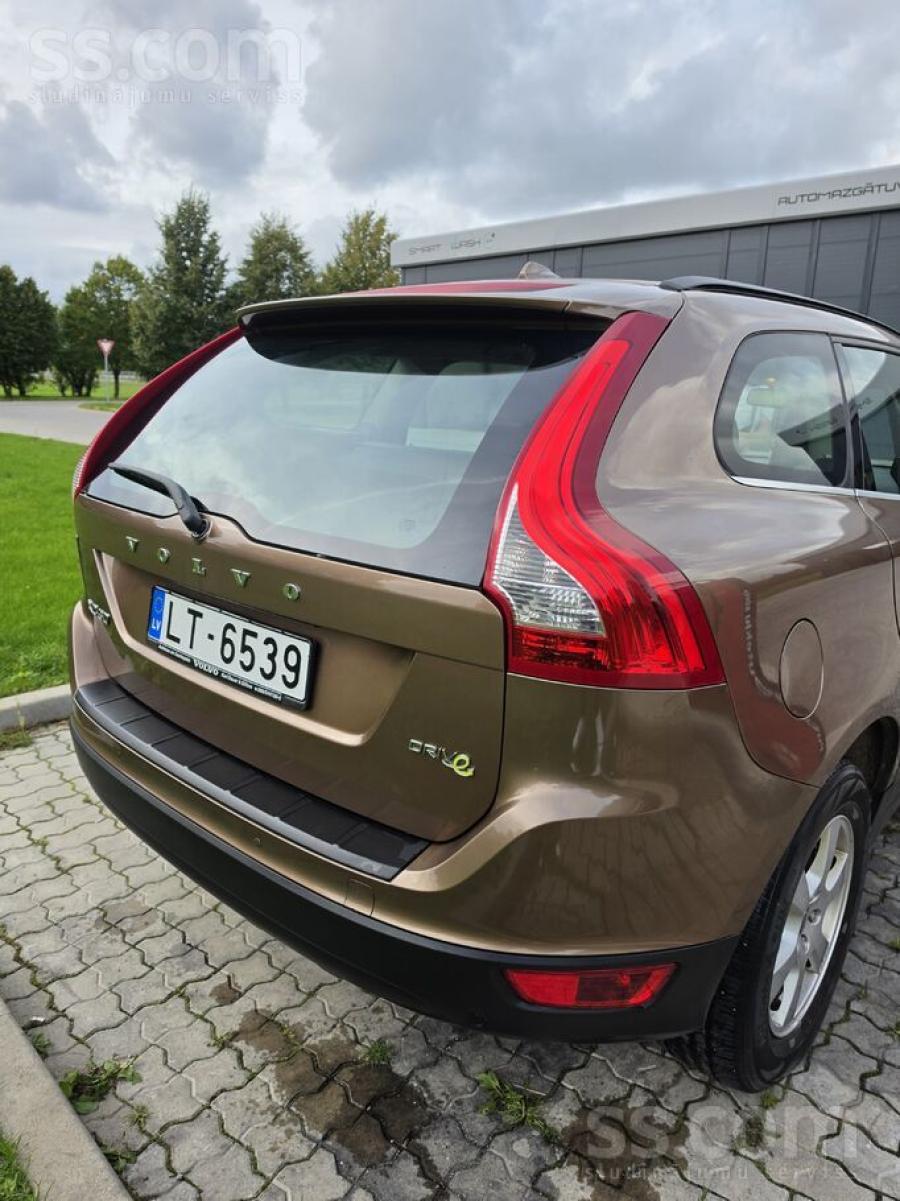 Brūns Volvo XC60 2011 Liepāja, ar dzinēja tilpumu 2.00 L un nobraukumu 231 tūkst. km par 6750 €, foto 4 vietnē AUTOMOTO.COM.LV