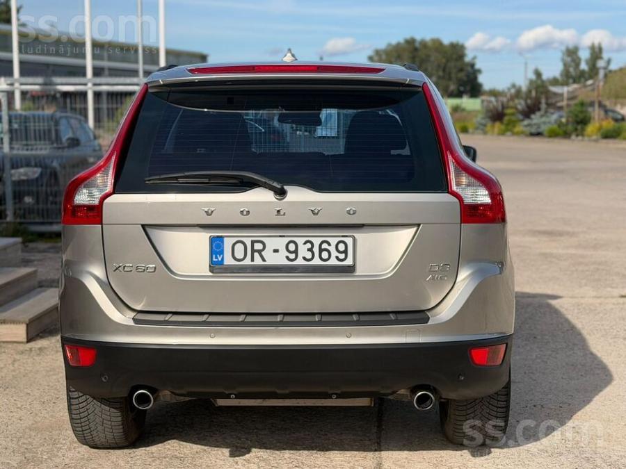 Brown Volvo XC60 2011 in Riga, with an engine capacity of 2.40 L and mileage of 276 thousand km for 9500 €, photo 4 on AUTOMOTO.COM.LV