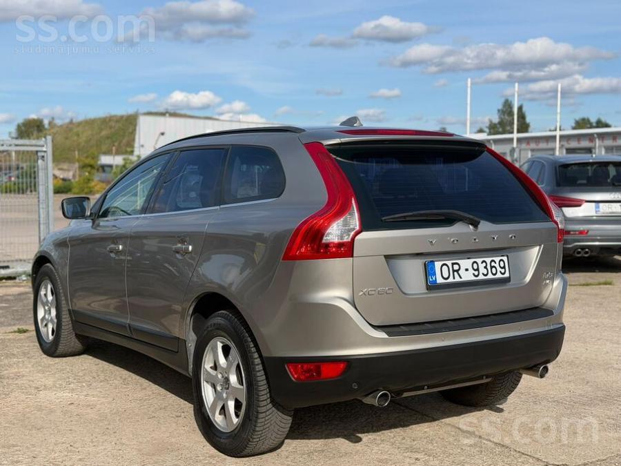 Brown Volvo XC60 2011 in Riga, with an engine capacity of 2.40 L and mileage of 276 thousand km for 9500 €, photo 5 on AUTOMOTO.COM.LV