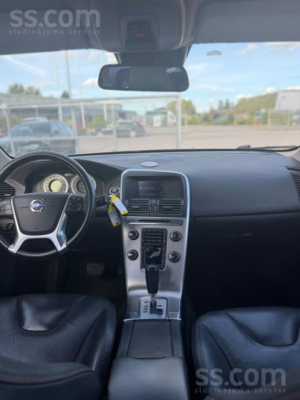 Volvo XC60 2011 Rīga vietnē Brūns Volvo XC60 2011 Rīga, ar dzinēja tilpumu 2.40 L un nobraukumu 276 tūkst. km par 9500 €, foto 8 vietnē AUTOMOTO.COM.LV