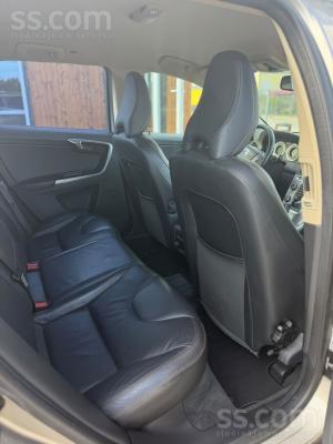 Brown Volvo XC60 2011 in Riga, with an engine capacity of 2.40 L and mileage of 276 thousand km for 9500 €, photo 12 on AUTOMOTO.COM.LV