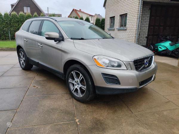 Brūns Volvo XC60 2012 Klaipėda, ar dzinēja tilpumu 2.95 L un nobraukumu 147 tūkst. km par 8999 €, foto 1 vietnē AUTOMOTO.COM.LV