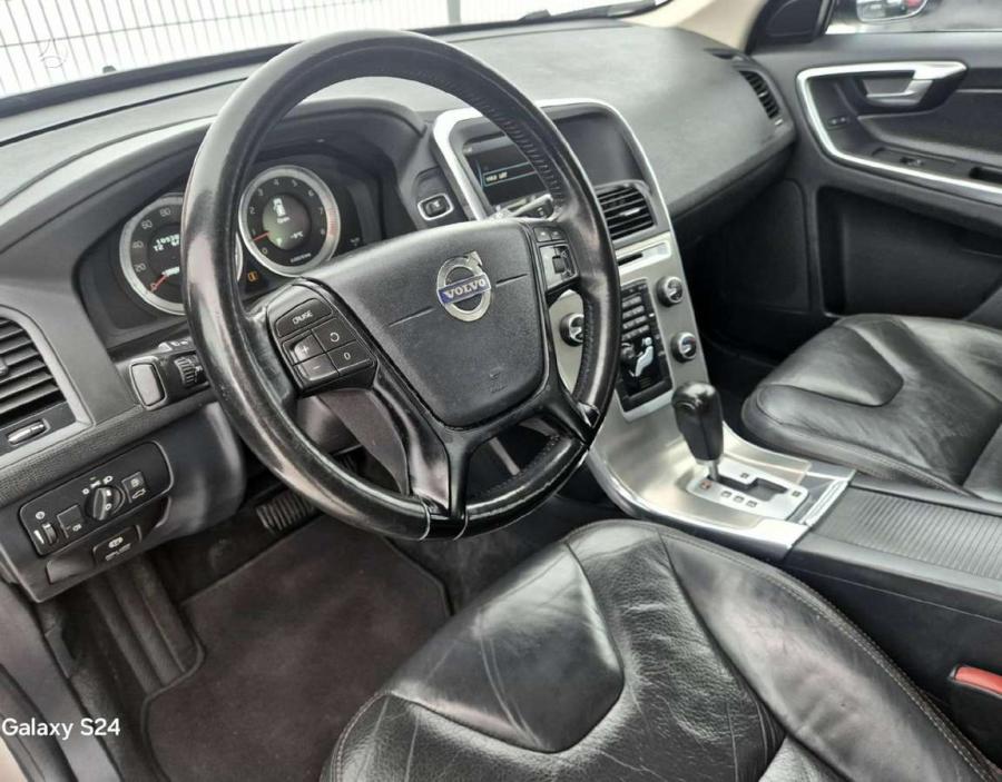 Brūns Volvo XC60 2012 Šauļi, ar dzinēja tilpumu 3.20 L un nobraukumu 160 tūkst. km par 7770 €, foto 14 vietnē AUTOMOTO.COM.LV