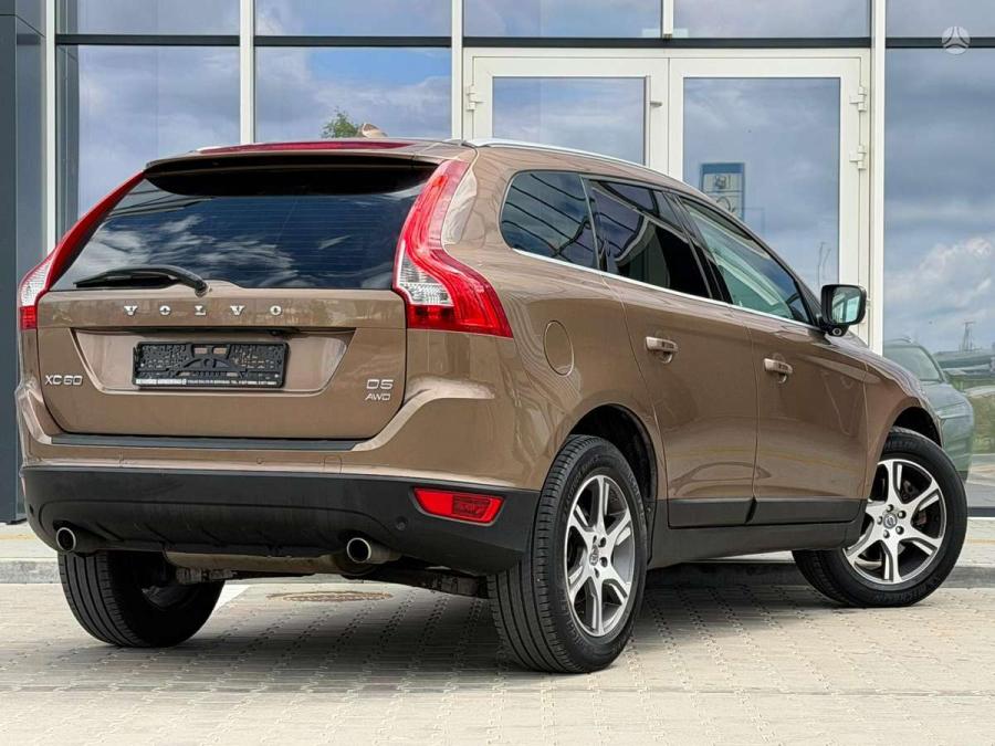 Brown Volvo XC60 2012 in Vilnius, with an engine capacity of 2.40 L and mileage of 308 thousand km for 10980 €, photo 5 on AUTOMOTO.COM.LV
