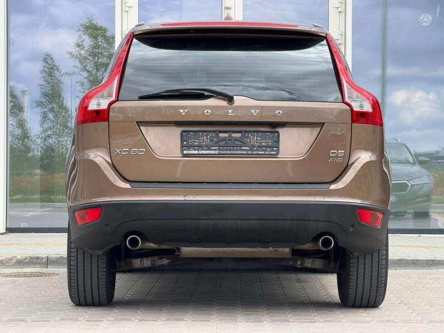 Brown Volvo XC60 2012 in Vilnius, with an engine capacity of 2.40 L and mileage of 308 thousand km for 10980 €, photo 6 on AUTOMOTO.COM.LV