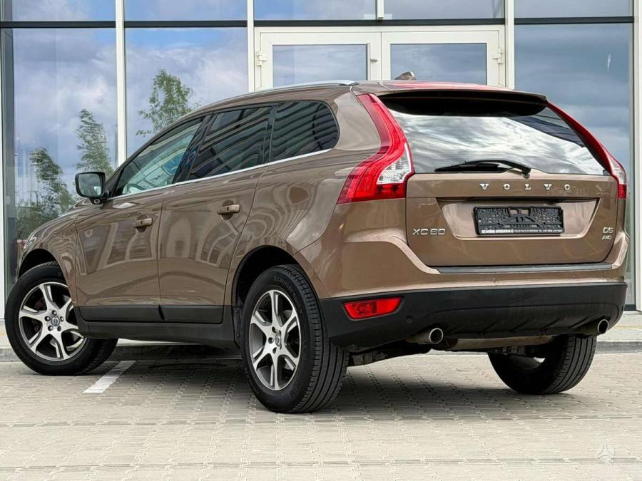 Brown Volvo XC60 2012 in Vilnius, with an engine capacity of 2.40 L and mileage of 308 thousand km for 10980 €, photo 7 on AUTOMOTO.COM.LV