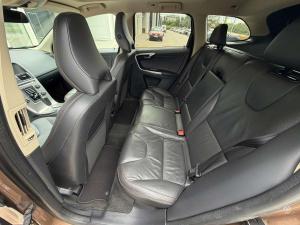 Brown Volvo XC60 2012 in Vilnius, with an engine capacity of 2.40 L and mileage of 308 thousand km for 10980 €, photo 9 on AUTOMOTO.COM.LV