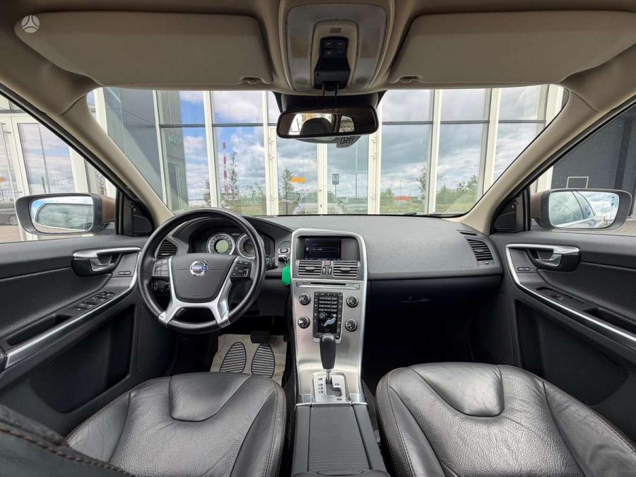 Brown Volvo XC60 2012 in Vilnius, with an engine capacity of 2.40 L and mileage of 308 thousand km for 10980 €, photo 10 on AUTOMOTO.COM.LV