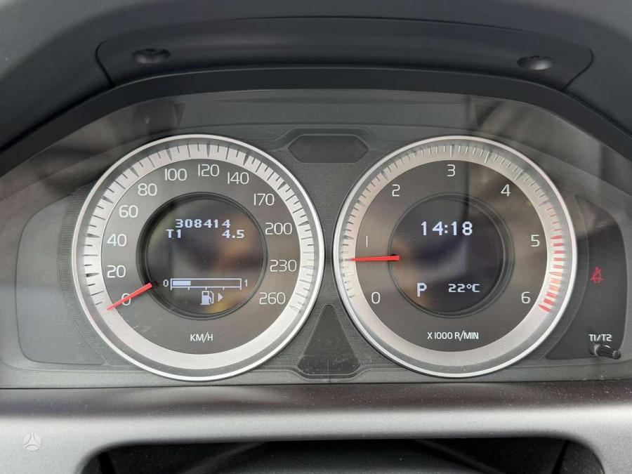 Brown Volvo XC60 2012 in Vilnius, with an engine capacity of 2.40 L and mileage of 308 thousand km for 10980 €, photo 13 on AUTOMOTO.COM.LV