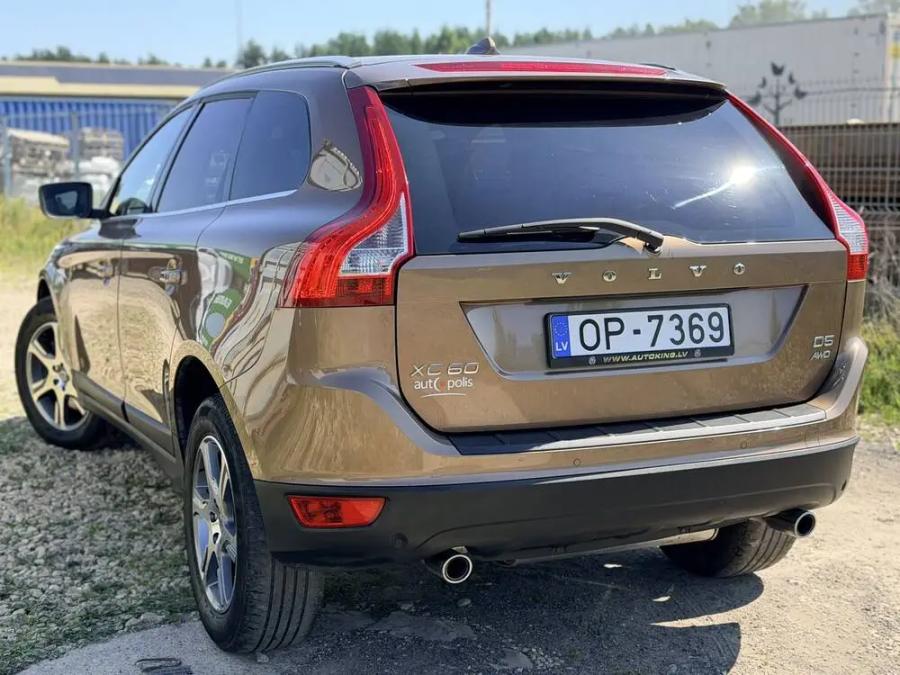 Brūns Volvo XC60 2012 Rīga, ar dzinēja tilpumu 2.40 L un nobraukumu 225 tūkst. km par 10995 €, foto 3 vietnē AUTOMOTO.COM.LV