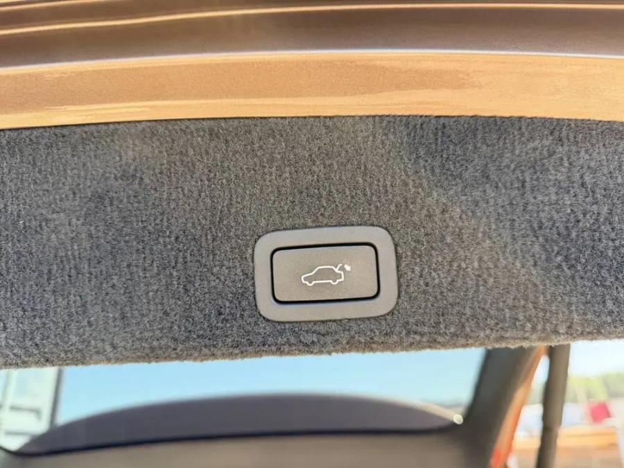 Brūns Volvo XC60 2012 Rīga, ar dzinēja tilpumu 2.40 L un nobraukumu 225 tūkst. km par 10995 €, foto 7 vietnē AUTOMOTO.COM.LV