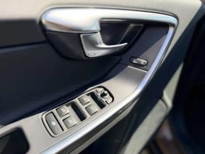 Brūns Volvo XC60 2012 Rīga, ar dzinēja tilpumu 2.40 L un nobraukumu 225 tūkst. km par 10995 €, foto 15 vietnē AUTOMOTO.COM.LV