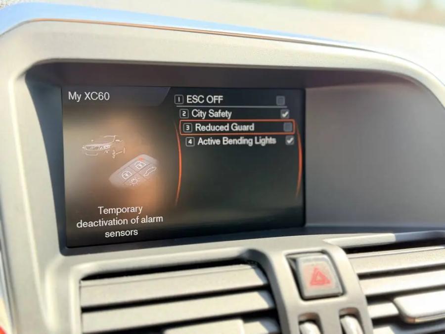 Brūns Volvo XC60 2012 Rīga, ar dzinēja tilpumu 2.40 L un nobraukumu 225 tūkst. km par 10995 €, foto 24 vietnē AUTOMOTO.COM.LV