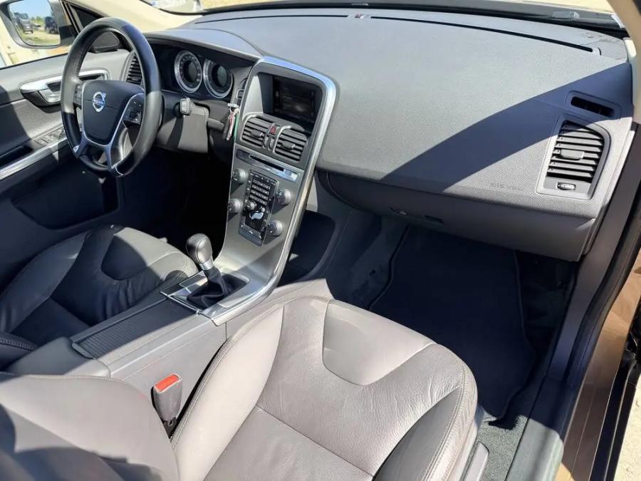 Brūns Volvo XC60 2012 Rīga, ar dzinēja tilpumu 2.40 L un nobraukumu 225 tūkst. km par 10995 €, foto 31 vietnē AUTOMOTO.COM.LV