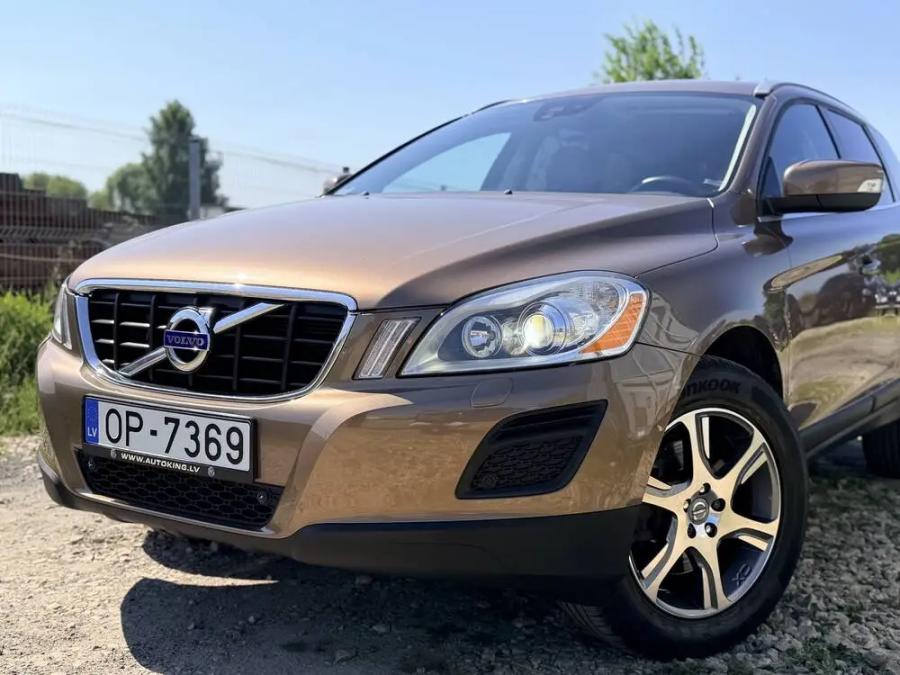 Brūns Volvo XC60 2012 Rīga, ar dzinēja tilpumu 2.40 L un nobraukumu 225 tūkst. km par 10995 €, foto 35 vietnē AUTOMOTO.COM.LV